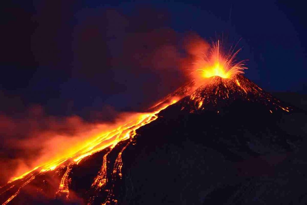 Etna e i suoi fratelli: dove si trovano i vulcani attivi in Italia ...